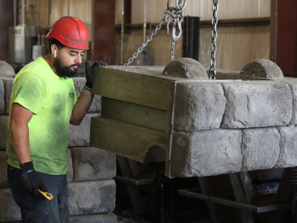 Retaining Walls: Precast Concrete Large Retaining Blocks - Redi-Rock ...